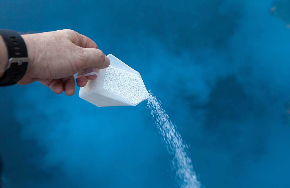 Liquid Chlorine in Pools: Understanding Stabilization and Proper Usage