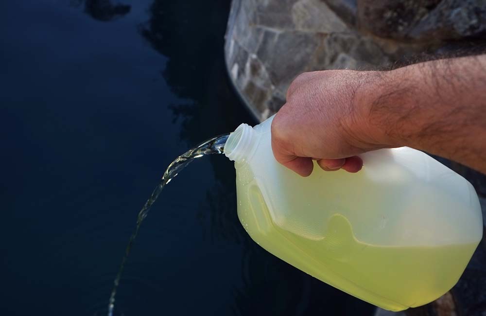 Liquid Chlorine in Pools: Understanding Stabilization and Proper Usage